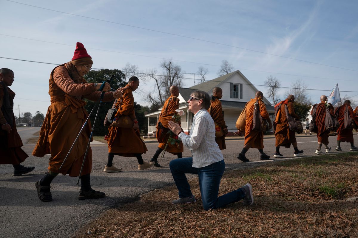 Buddhist monks and their dog captivate Americans while walking for ...
