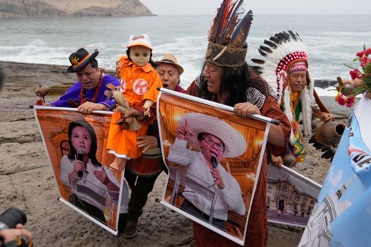 Peruvian shamans perform a blessing ritual ahead of a presidential ...