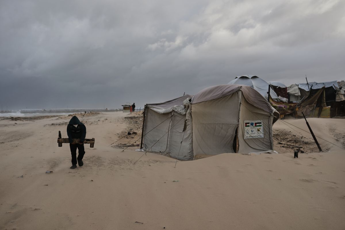 Howling winds send walls crashing down on Gaza tent camps, killing 4 ...