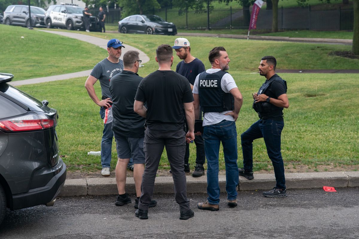 Police officer in Toronto killed in shooting linked to investigation of ...