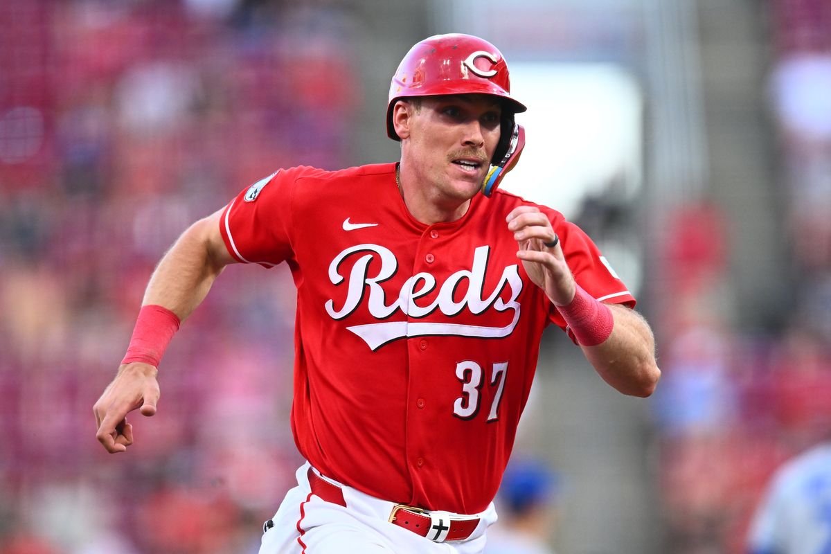 Massey hits tiebreaking RBI single in 9th inning, Royals beat Reds 5-2 ...