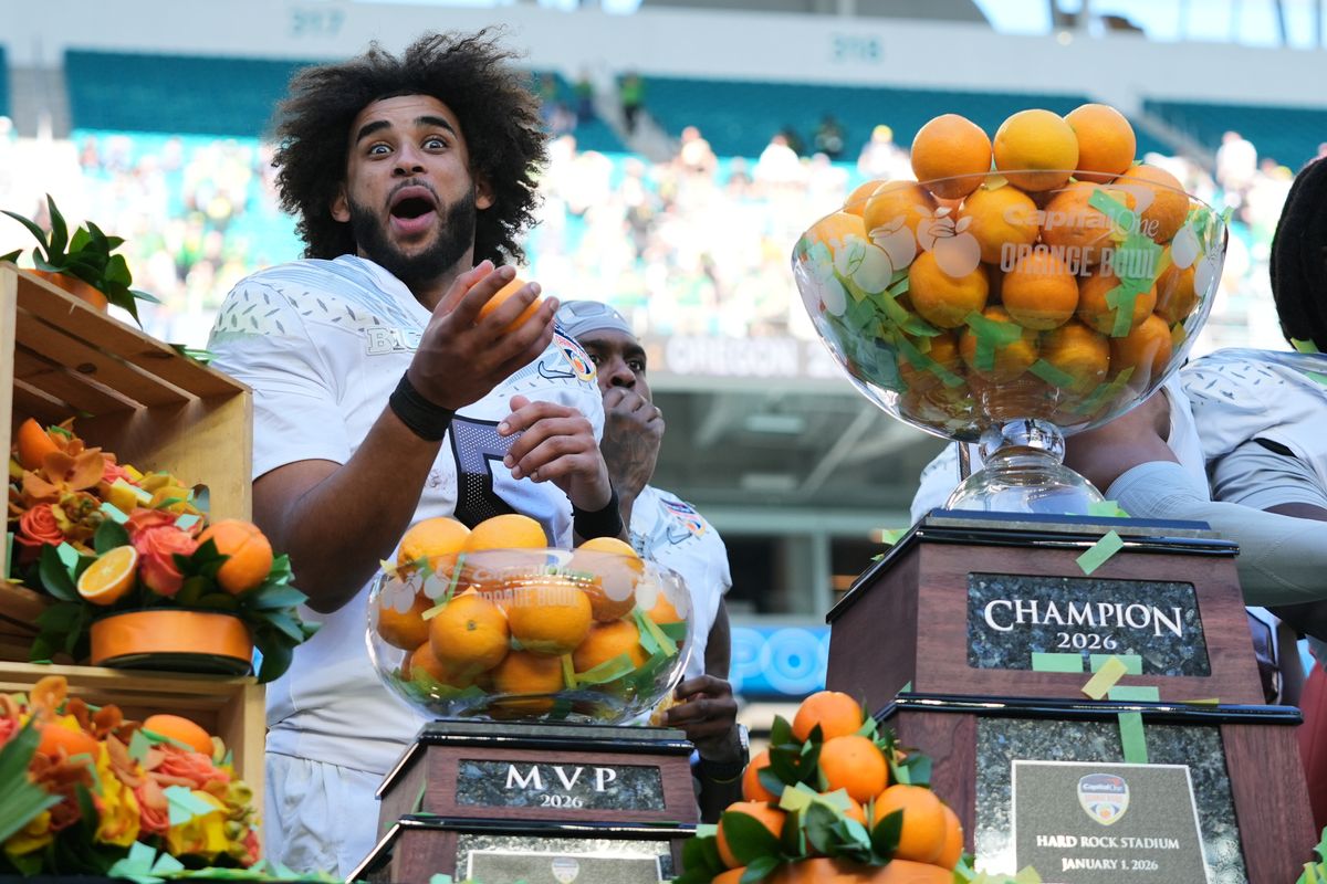 Oregon QB Dante Moore says he’ll return to the Ducks rather than ...