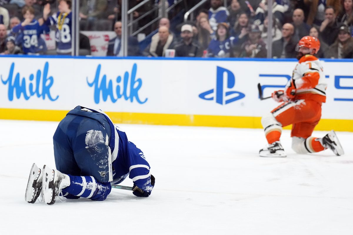 Maple Leafs beat Ducks 6-4 to end 8-game slide. Matthews injured on ...