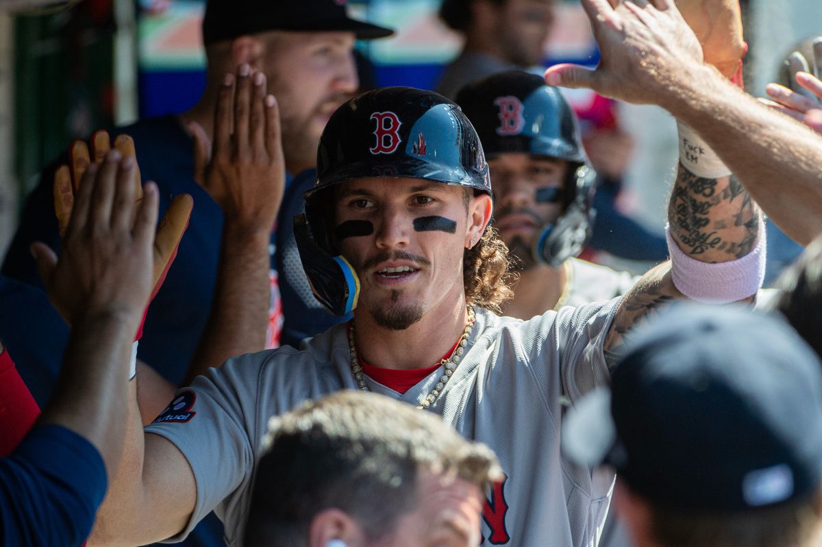 Red Sox break through with 6 runs in the 7th to defeat Guardians 9-4 ...