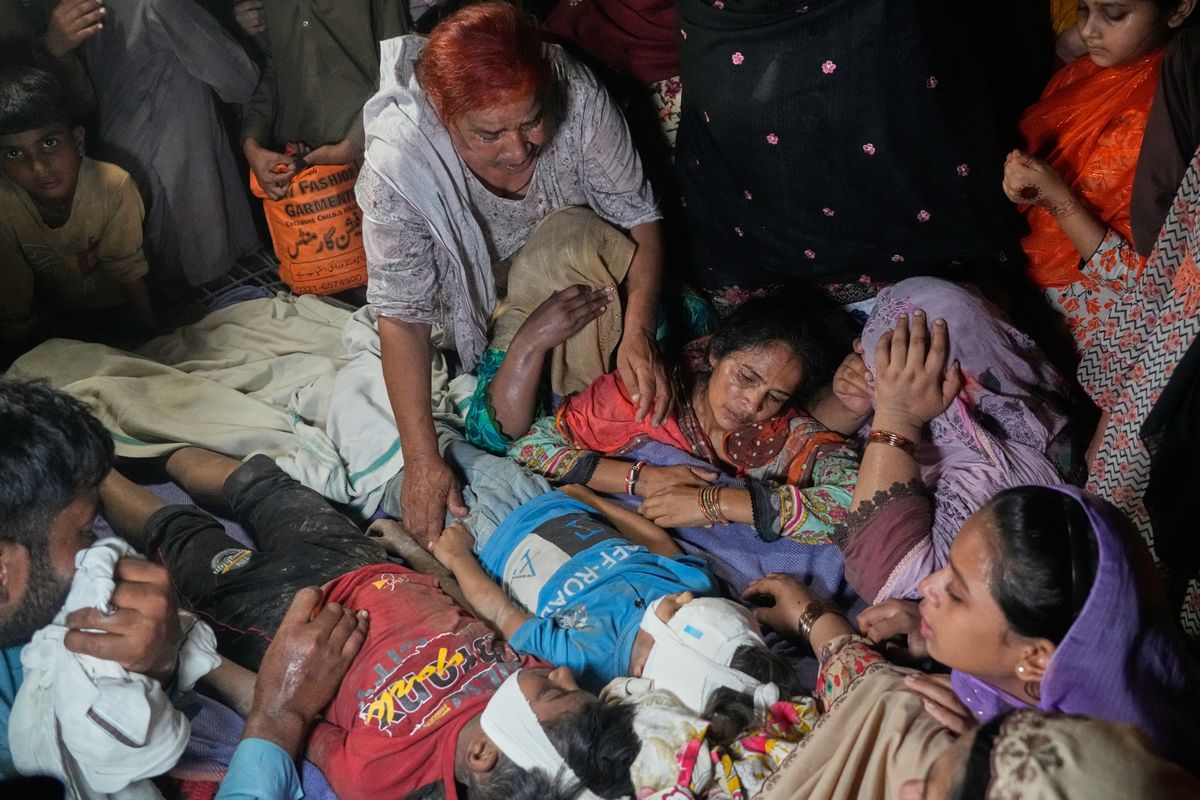 Roof of tutoring center collapses in eastern Pakistan, killing at least ...