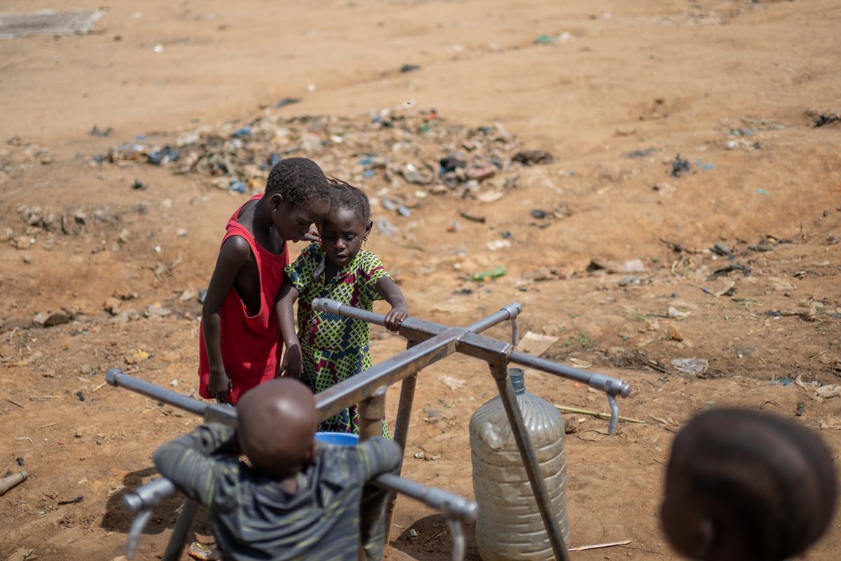 In Congo displacement camp, fighting Ebola with sand, oatmeal and one ...