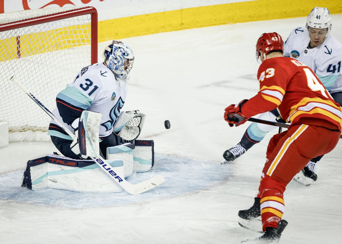 Red-hot Grubauer backstops streaking Kraken to 5-1 win over Flames ...