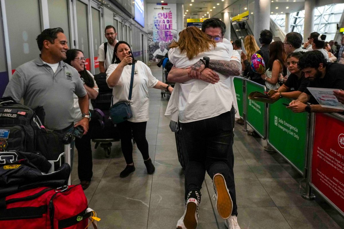 Chilean American stolen as a baby reunites with his mom and gets a ...