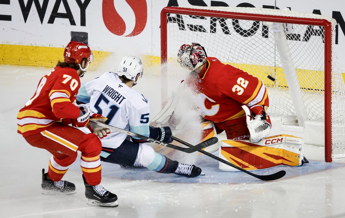 Red-hot Grubauer backstops streaking Kraken to 5-1 win over Flames ...