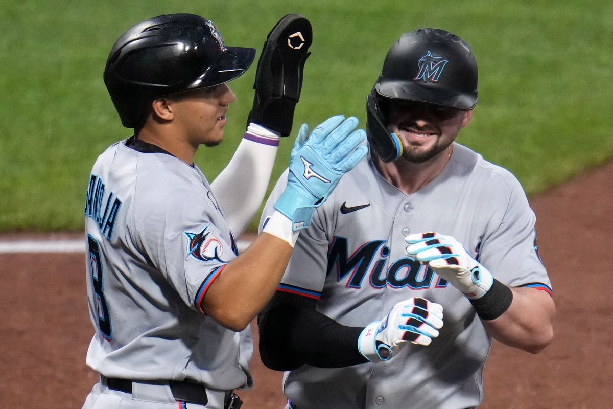 Marlins beat the Pirates 8-3 for their 6th straight victory ...