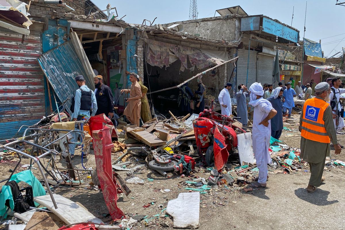 Bomb rigged to rickshaw explodes in Pakistan bazaar, killing 9 and ...