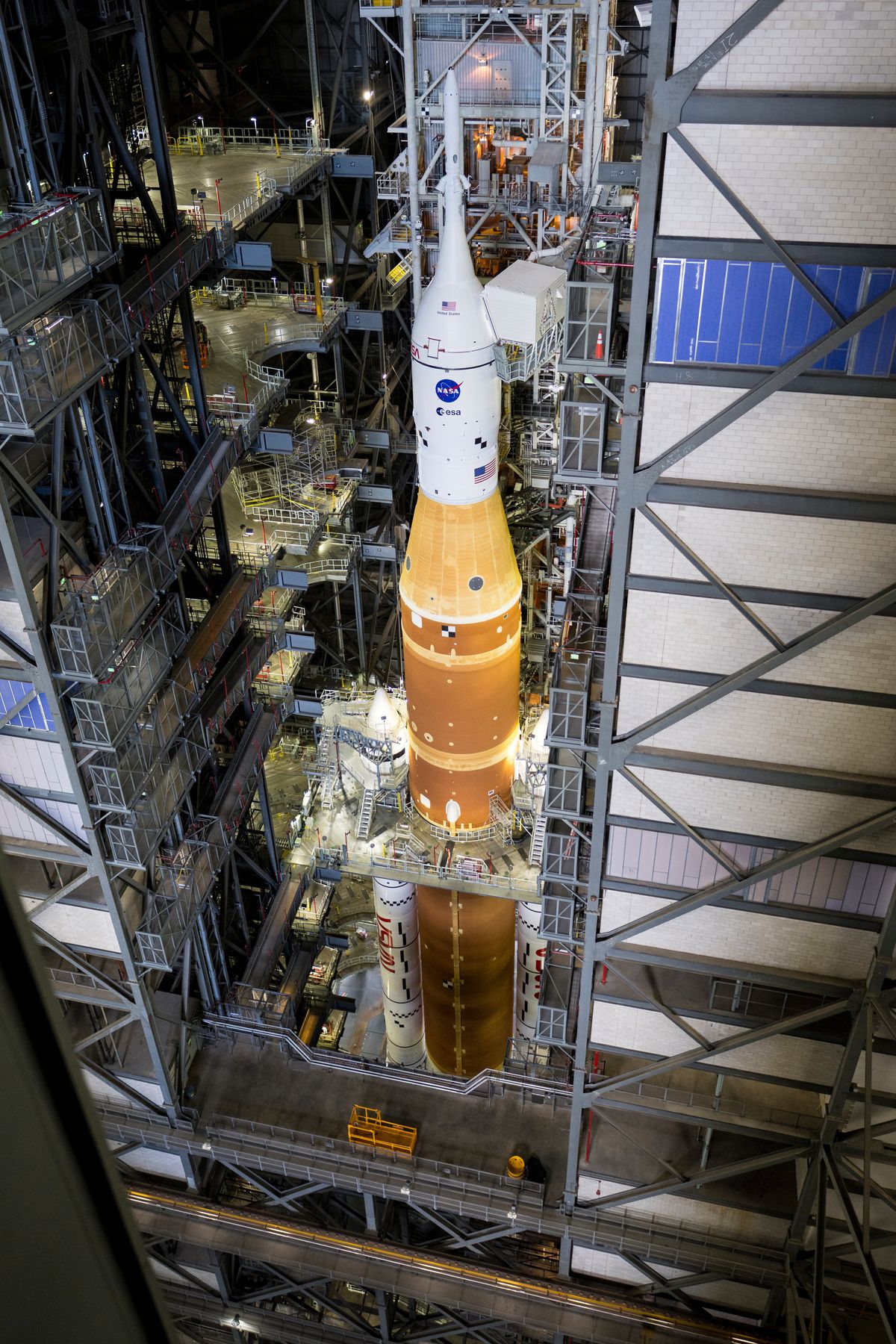 NASA’s new moon rocket heads to the pad ahead of astronaut launch as ...