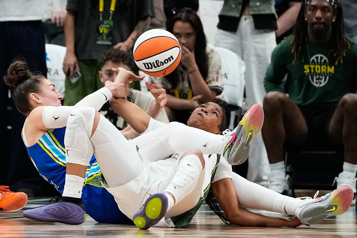 Paige Bueckers scores 27, Fudd adds career-high 26 as the Wings beat ...