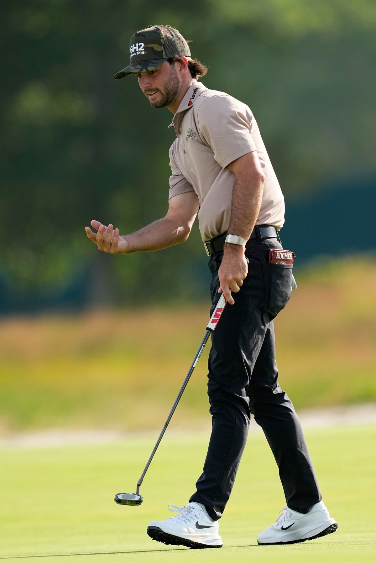 Amateur Ryder Cowan takes the early lead and is tied for second in a ...