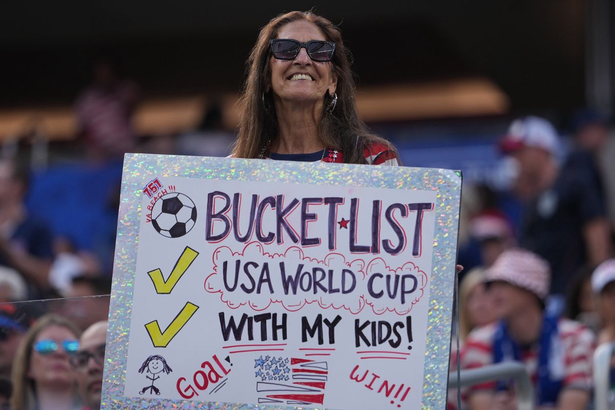 Roaring crowds in stars and stripes show up for the US team, and soccer ...