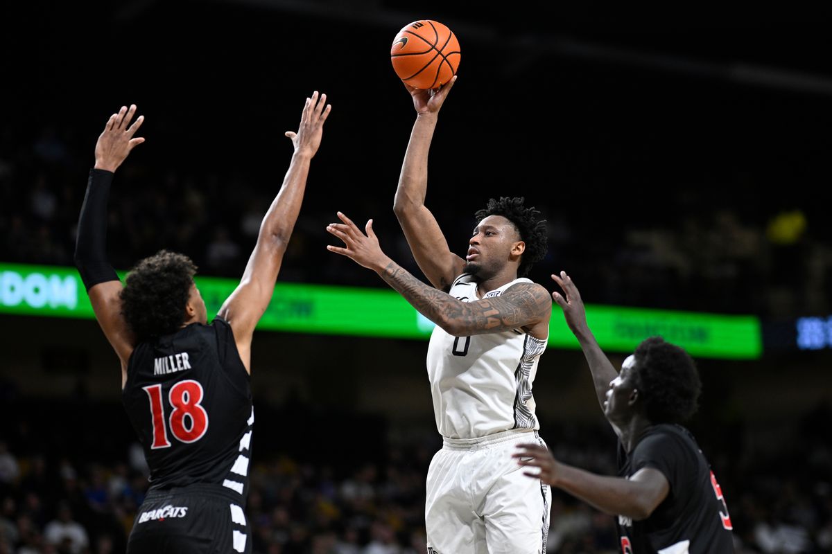 No. 25 UCF beats Cincinnati 73-72 on Themus Fulks’ jumper in final ...