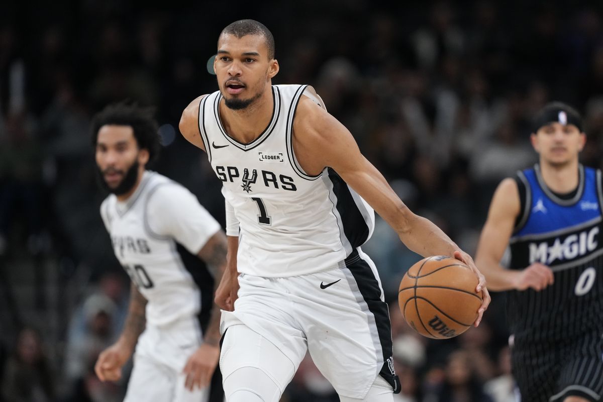 Spurs win in return home to San Antonio delayed by snow, mechanical ...
