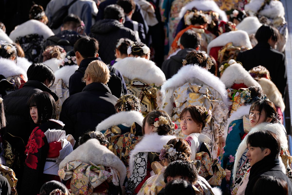 Photos of 20-year-olds gathering in kimonos for Coming of Age Day ...