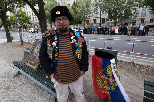Poland arrests a suspect in daylight killing of a Russian artist ...