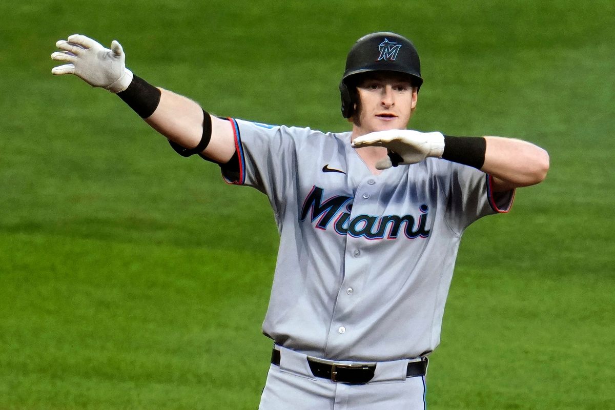Marlins beat the Pirates 8-3 for their 6th straight victory ...