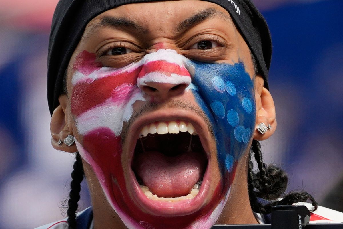 Roaring crowds in stars and stripes show up for the US team, and soccer ...